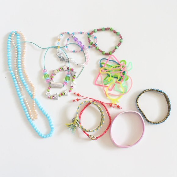 Jewelry | 315 Bundle Of Bracelets 17 Items Included Beaded Gem ...